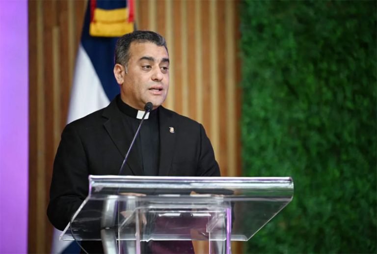 Junta de directores ratifica al Reverendo Padre Isaac García cono ...